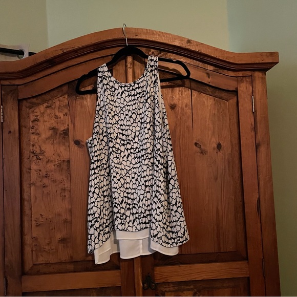 Dalia | Tops | Dalia Whiteblack Abstract Print Sleeveless Blouse Xl ...